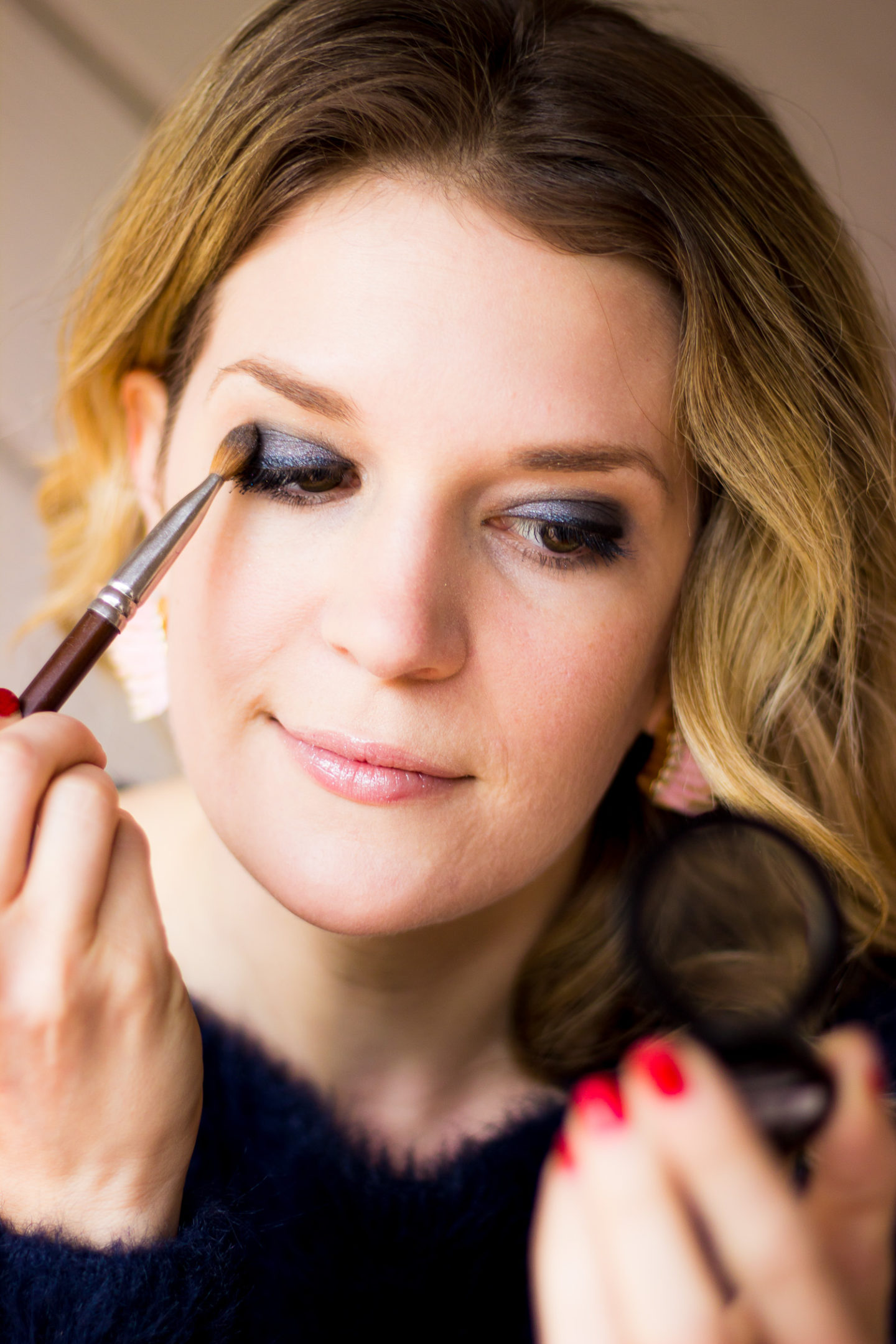 TASTEFUL GLITTER MAKEUP APPLICATION - Belle Meets World